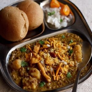 Misal Pav RTE (500g + Ladi Pau 6 Pack) – Gourmet Ready